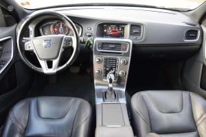 White Volvo V60 Cross Country 2015 in Vilnius, with an engine capacity of 1.97 L and mileage of 267 thousand km for 10850 €, photo 14 on AUTOMOTO.COM.LV