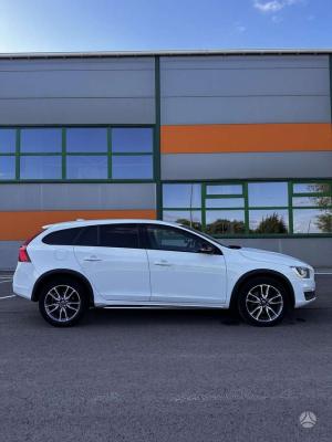 Белый Вольво V60 Cross Country 2015 в Пасвалис, объемом двигателя 1.97 л и пробегом 255 тыс. км за 8200 €, фото 6 на AUTOMOTO.COM.LV