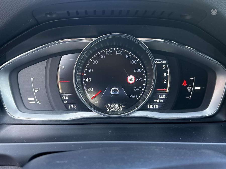 Белый Вольво V60 Cross Country 2015 в Пасвалис, объемом двигателя 1.97 л и пробегом 255 тыс. км за 8200 €, фото 15 на AUTOMOTO.COM.LV