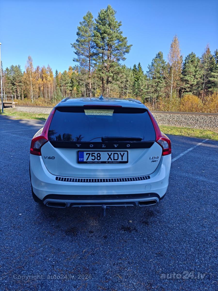 Balts Volvo V60 Cross Country 2015 Tallina, ar dzinēja tilpumu 2.40 L un nobraukumu 186 tūkst. km par 12600 €, foto 3 vietnē AUTOMOTO.COM.LV