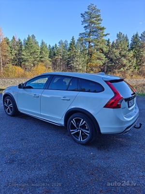 Balts Volvo V60 Cross Country 2015 Tallina, ar dzinēja tilpumu 2.40 L un nobraukumu 186 tūkst. km par 12600 €, foto 4 vietnē AUTOMOTO.COM.LV