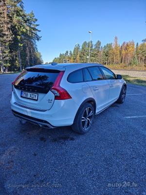 Balts Volvo V60 Cross Country 2015 Tallina, ar dzinēja tilpumu 2.40 L un nobraukumu 186 tūkst. km par 12600 €, foto 5 vietnē AUTOMOTO.COM.LV