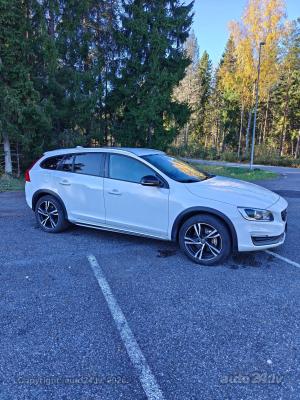 Balts Volvo V60 Cross Country 2015 Tallina, ar dzinēja tilpumu 2.40 L un nobraukumu 186 tūkst. km par 12600 €, foto 6 vietnē AUTOMOTO.COM.LV