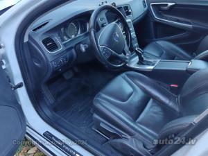 Balts Volvo V60 Cross Country 2015 Tallina, ar dzinēja tilpumu 2.40 L un nobraukumu 186 tūkst. km par 12600 €, foto 7 vietnē AUTOMOTO.COM.LV