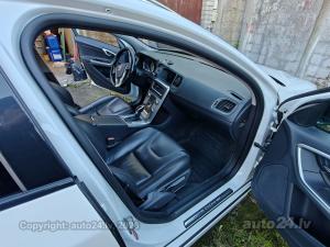 Balts Volvo V60 Cross Country 2015 Tallina, ar dzinēja tilpumu 2.40 L un nobraukumu 186 tūkst. km par 12600 €, foto 8 vietnē AUTOMOTO.COM.LV