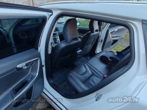 Balts Volvo V60 Cross Country 2015 Tallina, ar dzinēja tilpumu 2.40 L un nobraukumu 186 tūkst. km par 12600 €, foto 9 vietnē AUTOMOTO.COM.LV