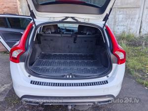 Balts Volvo V60 Cross Country 2015 Tallina, ar dzinēja tilpumu 2.40 L un nobraukumu 186 tūkst. km par 12600 €, foto 11 vietnē AUTOMOTO.COM.LV