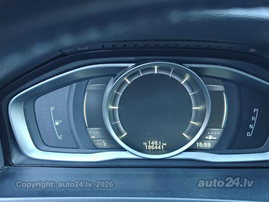 Balts Volvo V60 Cross Country 2015 Tallina, ar dzinēja tilpumu 2.40 L un nobraukumu 186 tūkst. km par 12600 €, foto 12 vietnē AUTOMOTO.COM.LV