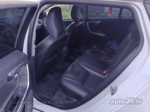 Balts Volvo V60 Cross Country 2015 Tallina, ar dzinēja tilpumu 2.40 L un nobraukumu 186 tūkst. km par 12600 €, foto 15 vietnē AUTOMOTO.COM.LV