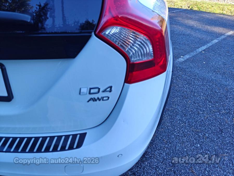 Balts Volvo V60 Cross Country 2015 Tallina, ar dzinēja tilpumu 2.40 L un nobraukumu 186 tūkst. km par 12600 €, foto 16 vietnē AUTOMOTO.COM.LV