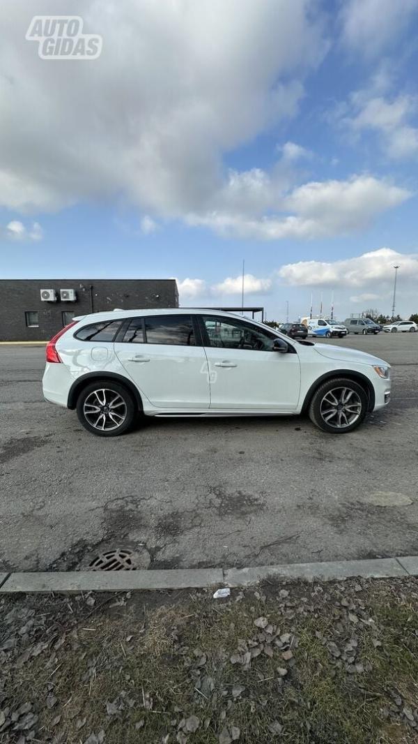 White Volvo V60 Cross Country 2016 in Kaunas, with an engine capacity of 2.50 L and mileage of 206 thousand km for 8900 €, photo 5 on AUTOMOTO.COM.LV