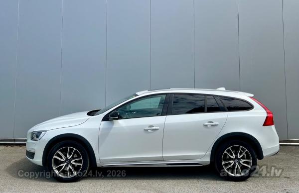 Balts Volvo V60 Cross Country 2016 Tallina, ar dzinēja tilpumu 2.40 L un nobraukumu 166 tūkst. km par 14999 €, foto 2 vietnē AUTOMOTO.COM.LV