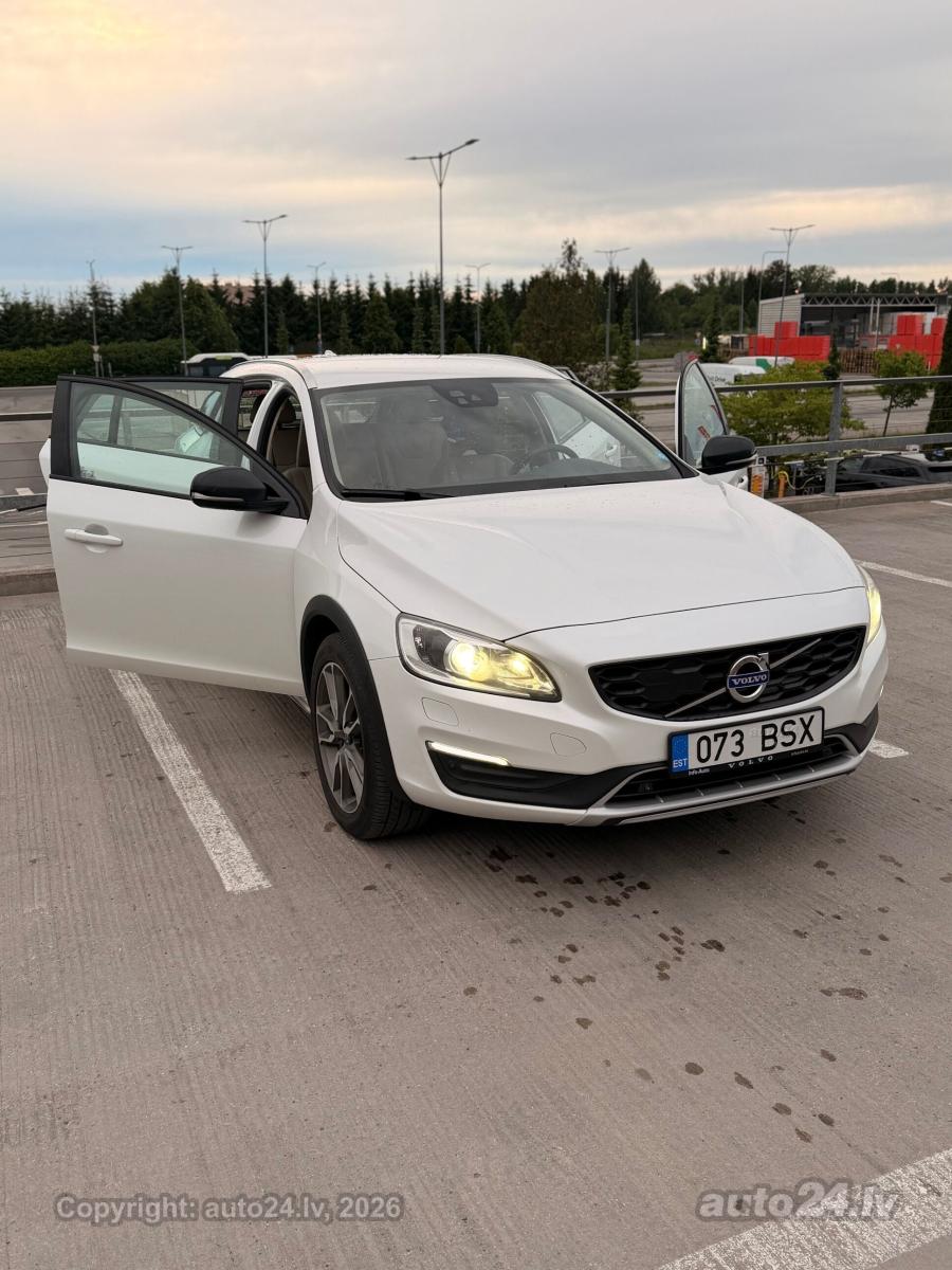 Balts Volvo V60 Cross Country 2016 Tallina, ar dzinēja tilpumu 2.00 L un nobraukumu 287 tūkst. km par 9500 €, foto 3 vietnē AUTOMOTO.COM.LV