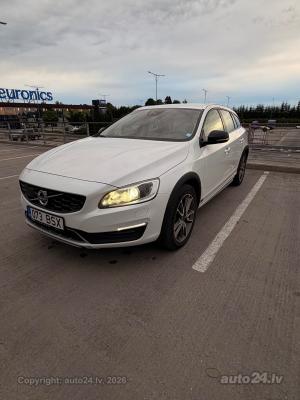 Balts Volvo V60 Cross Country 2016 Tallina, ar dzinēja tilpumu 2.00 L un nobraukumu 287 tūkst. km par 9500 €, foto 4 vietnē AUTOMOTO.COM.LV