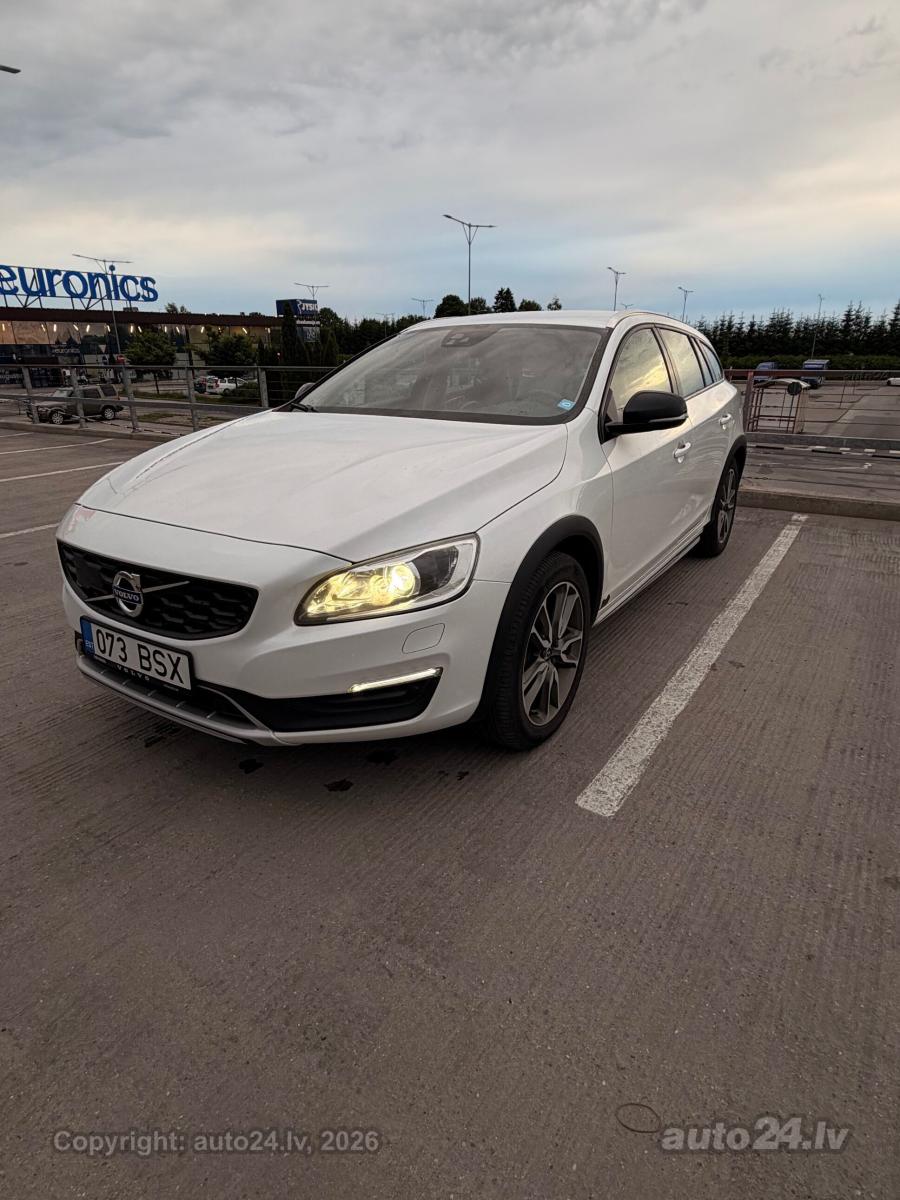 Balts Volvo V60 Cross Country 2016 Tallina, ar dzinēja tilpumu 2.00 L un nobraukumu 287 tūkst. km par 9500 €, foto 4 vietnē AUTOMOTO.COM.LV