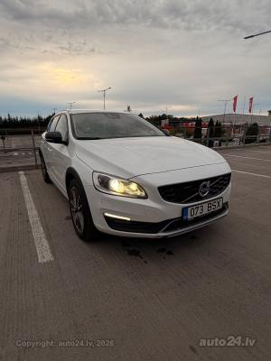 Balts Volvo V60 Cross Country 2016 Tallina, ar dzinēja tilpumu 2.00 L un nobraukumu 287 tūkst. km par 9500 €, foto 5 vietnē AUTOMOTO.COM.LV
