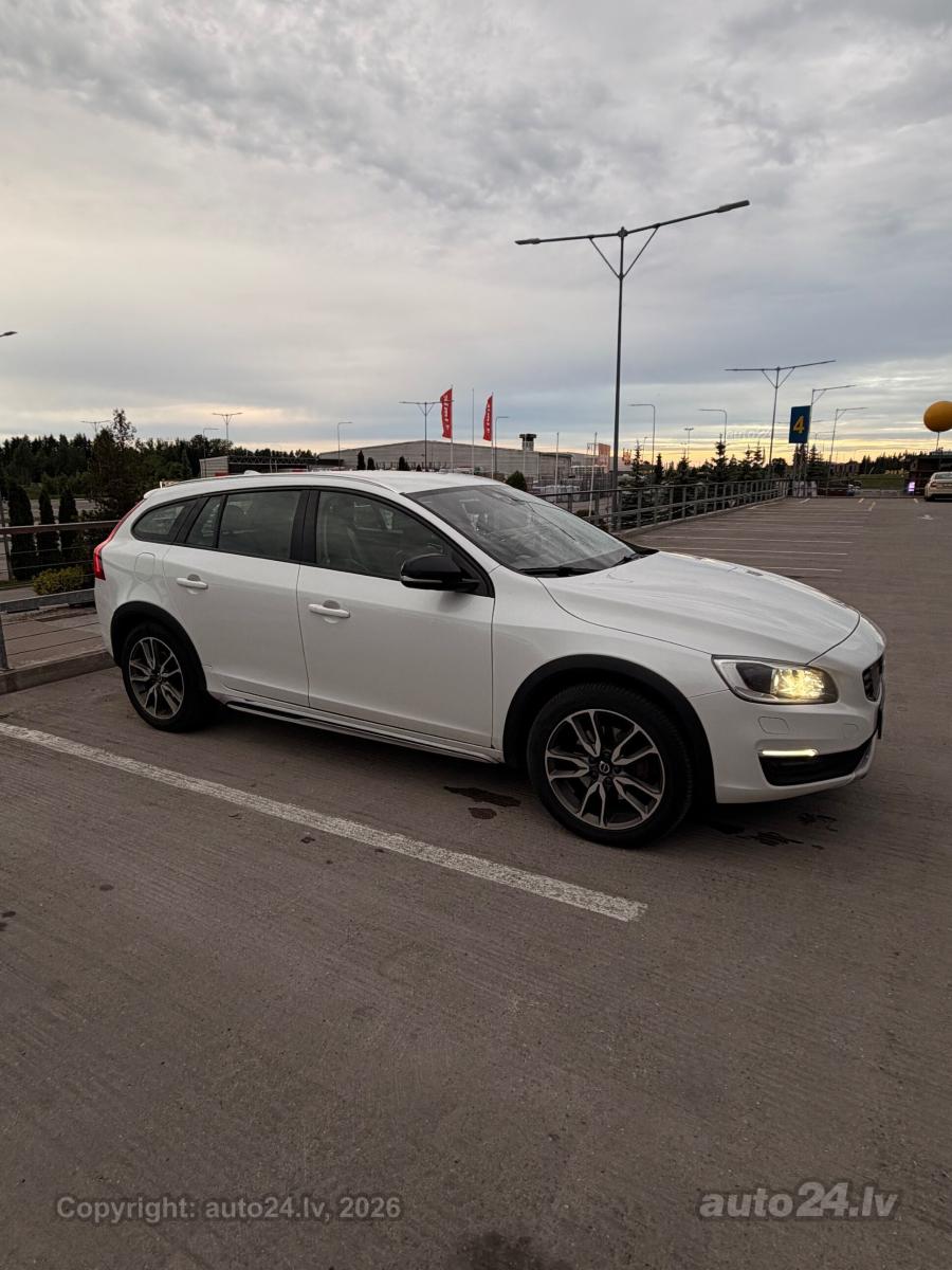 Balts Volvo V60 Cross Country 2016 Tallina, ar dzinēja tilpumu 2.00 L un nobraukumu 287 tūkst. km par 9500 €, foto 6 vietnē AUTOMOTO.COM.LV