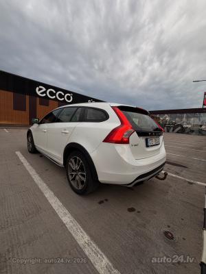 Balts Volvo V60 Cross Country 2016 Tallina, ar dzinēja tilpumu 2.00 L un nobraukumu 287 tūkst. km par 9500 €, foto 7 vietnē AUTOMOTO.COM.LV