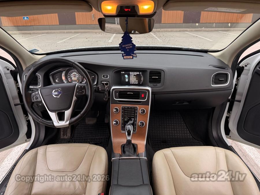 Balts Volvo V60 Cross Country 2016 Tallina, ar dzinēja tilpumu 2.00 L un nobraukumu 287 tūkst. km par 9500 €, foto 9 vietnē AUTOMOTO.COM.LV