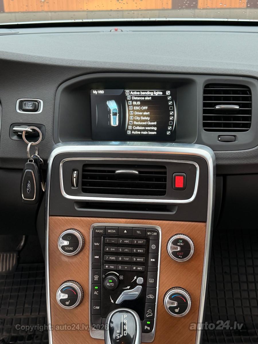Balts Volvo V60 Cross Country 2016 Tallina, ar dzinēja tilpumu 2.00 L un nobraukumu 287 tūkst. km par 9500 €, foto 12 vietnē AUTOMOTO.COM.LV
