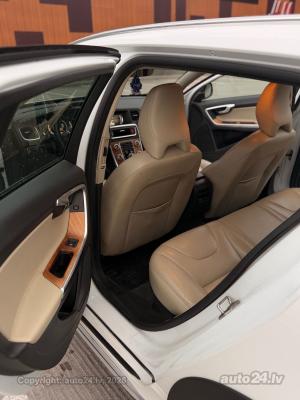 Balts Volvo V60 Cross Country 2016 Tallina, ar dzinēja tilpumu 2.00 L un nobraukumu 287 tūkst. km par 9500 €, foto 14 vietnē AUTOMOTO.COM.LV