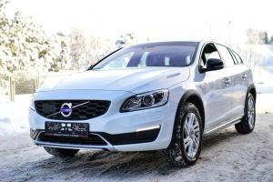 White Volvo V60 Cross Country 2017 in Kretinga, with an engine capacity of 2.00 L and mileage of 194 thousand km for 10750 €, photo  on AUTOMOTO.COM.LV