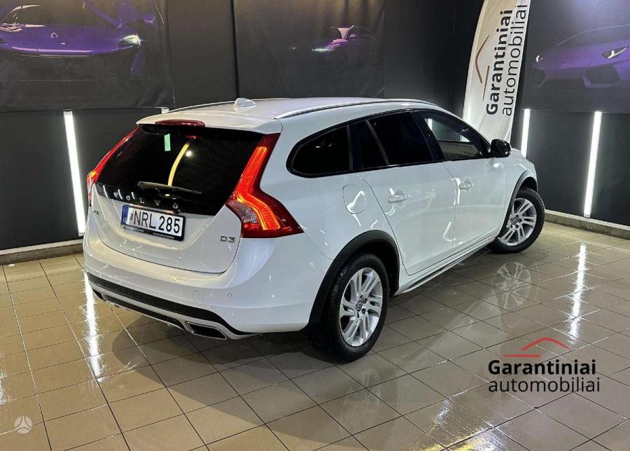 Balts Volvo V60 Cross Country 2017 Viļņa, ar dzinēja tilpumu 1.97 L un nobraukumu 191 tūkst. km par 13450 €, foto 2 vietnē AUTOMOTO.COM.LV