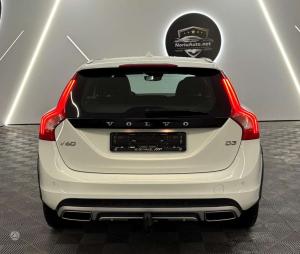 White Volvo V60 Cross Country 2017 in Marijampole, with an engine capacity of 2.00 L and mileage of 266 thousand km for 11950 €, photo 5 on AUTOMOTO.COM.LV