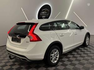 White Volvo V60 Cross Country 2017 in Marijampole, with an engine capacity of 2.00 L and mileage of 266 thousand km for 11950 €, photo 6 on AUTOMOTO.COM.LV