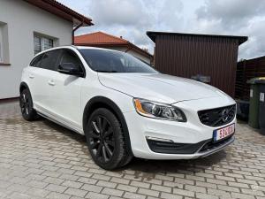 Balts Volvo V60 Cross Country 2017 Klaipėda, ar dzinēja tilpumu 2.00 L un nobraukumu 260 tūkst. km par 8900 €, foto  vietnē AUTOMOTO.COM.LV