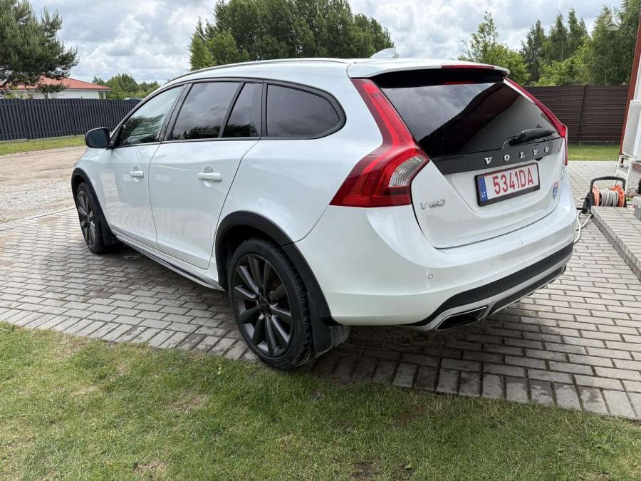 Белый Вольво V60 Cross Country 2017 в Клайпеда, объемом двигателя 2.00 л и пробегом 260 тыс. км за 8900 €, фото 5 на AUTOMOTO.COM.LV