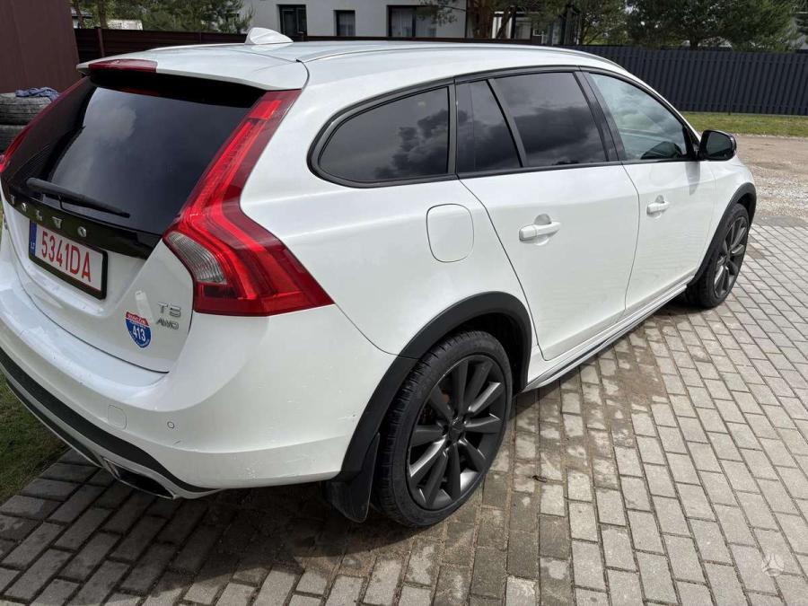 Белый Вольво V60 Cross Country 2017 в Клайпеда, объемом двигателя 2.00 л и пробегом 260 тыс. км за 8900 €, фото 6 на AUTOMOTO.COM.LV