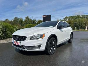 Balts Volvo V60 Cross Country 2017 Klaipėda, ar dzinēja tilpumu 2.00 L un nobraukumu 268 tūkst. km par 9300 €, foto  vietnē AUTOMOTO.COM.LV
