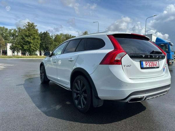 Balts Volvo V60 Cross Country 2017 Klaipėda, ar dzinēja tilpumu 2.00 L un nobraukumu 268 tūkst. km par 9300 €, foto 6 vietnē AUTOMOTO.COM.LV