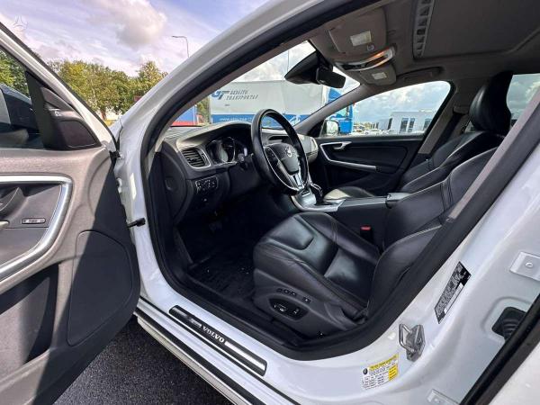 Balts Volvo V60 Cross Country 2017 Klaipėda, ar dzinēja tilpumu 2.00 L un nobraukumu 268 tūkst. km par 9300 €, foto 8 vietnē AUTOMOTO.COM.LV