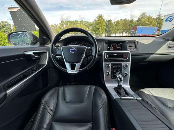 Balts Volvo V60 Cross Country 2017 Klaipėda, ar dzinēja tilpumu 2.00 L un nobraukumu 268 tūkst. km par 9300 €, foto 10 vietnē AUTOMOTO.COM.LV