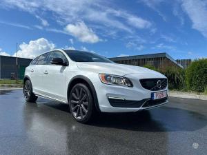 White Volvo V60 Cross Country 2017 in Klaipeda, with an engine capacity of 2.00 L and mileage of 268 thousand km for 9300 €, photo 14 on AUTOMOTO.COM.LV
