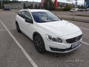 White Volvo V60 Cross Country 2017 in Tallinn, with an engine capacity of 2.00 L and mileage of 109 thousand km for 15900 €, photo  on AUTOMOTO.COM.LV