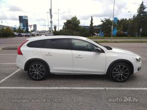 White Volvo V60 Cross Country 2017 in Tallinn, with an engine capacity of 2.00 L and mileage of 109 thousand km for 15900 €, photo 9 on AUTOMOTO.COM.LV