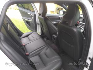 White Volvo V60 Cross Country 2017 in Tallinn, with an engine capacity of 2.00 L and mileage of 109 thousand km for 15900 €, photo 12 on AUTOMOTO.COM.LV