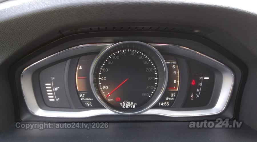 White Volvo V60 Cross Country 2017 in Tallinn, with an engine capacity of 2.00 L and mileage of 109 thousand km for 15900 €, photo 21 on AUTOMOTO.COM.LV