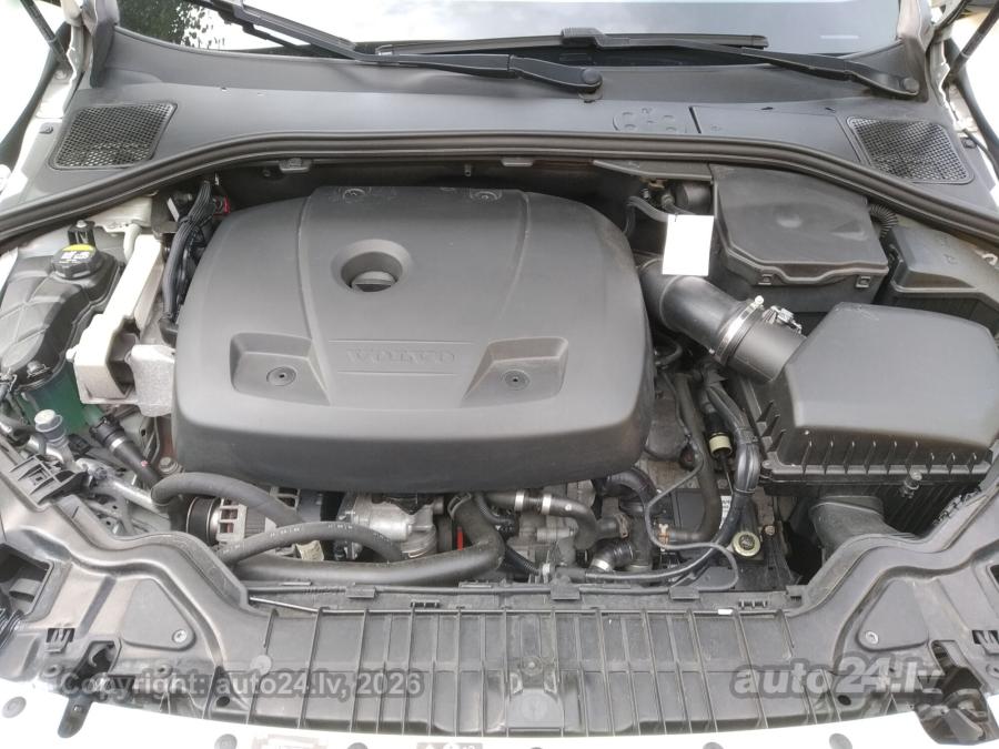 White Volvo V60 Cross Country 2017 in Tallinn, with an engine capacity of 2.00 L and mileage of 109 thousand km for 15900 €, photo 24 on AUTOMOTO.COM.LV