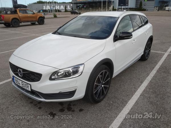 Balts Volvo V60 Cross Country 2017 Tallina, ar dzinēja tilpumu 2.00 L un nobraukumu 109 tūkst. km par 15900 €, foto 4 vietnē AUTOMOTO.COM.LV