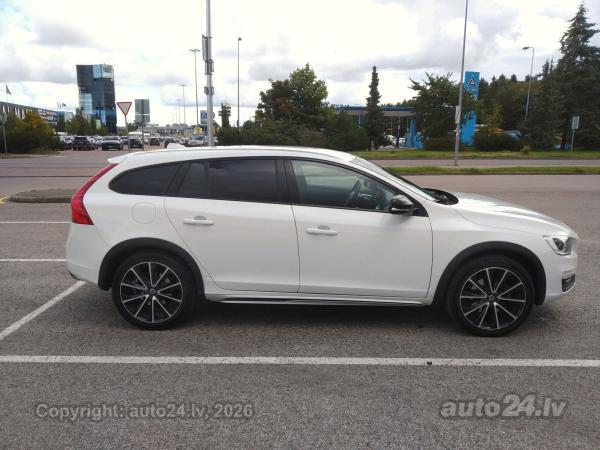 Balts Volvo V60 Cross Country 2017 Tallina, ar dzinēja tilpumu 2.00 L un nobraukumu 109 tūkst. km par 15900 €, foto 9 vietnē AUTOMOTO.COM.LV