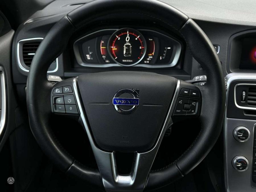 Balts Volvo V60 Cross Country 2018 Viļņa, ar dzinēja tilpumu 2.00 L un nobraukumu 221 tūkst. km par 12750 €, foto 7 vietnē AUTOMOTO.COM.LV