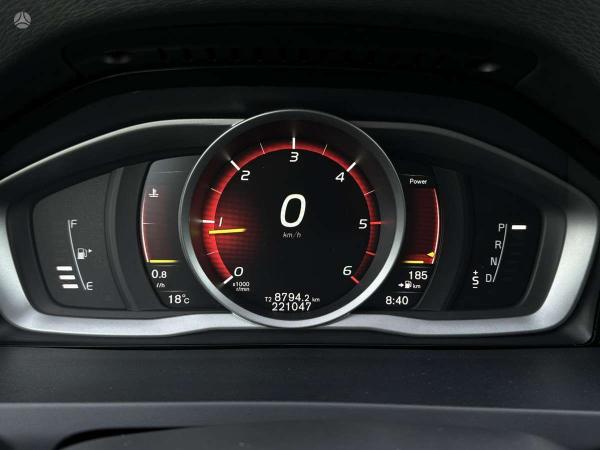 Volvo V60 Cross Country 2018 in Vilnius on AUTOMOTO.COM.LV White Volvo V60 Cross Country 2018 in Vilnius, with an engine capacity of 2.00 L and mileage of 221 thousand km for 12750 €, photo 8 on AUTOMOTO.COM.LV