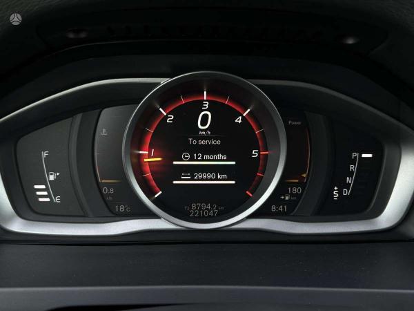 Volvo V60 Cross Country 2018 in Vilnius on AUTOMOTO.COM.LV White Volvo V60 Cross Country 2018 in Vilnius, with an engine capacity of 2.00 L and mileage of 221 thousand km for 12750 €, photo 9 on AUTOMOTO.COM.LV