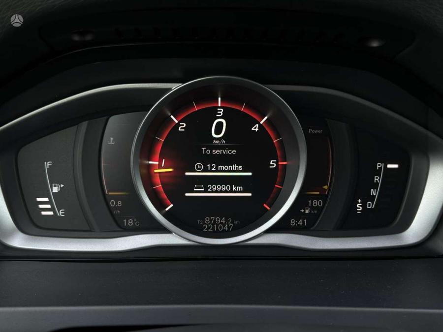 Balts Volvo V60 Cross Country 2018 Viļņa, ar dzinēja tilpumu 2.00 L un nobraukumu 221 tūkst. km par 12750 €, foto 9 vietnē AUTOMOTO.COM.LV
