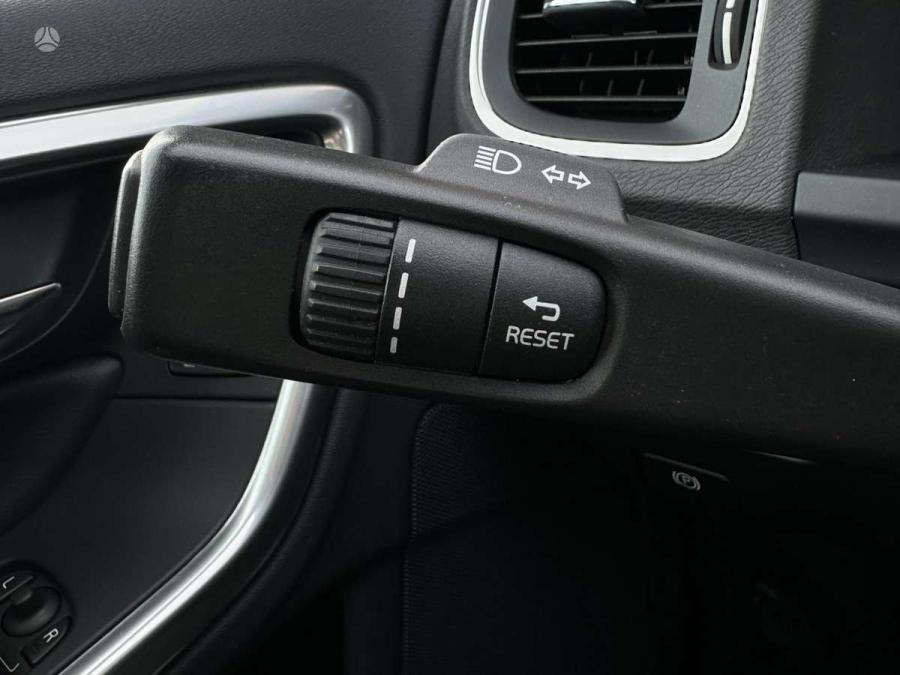 Balts Volvo V60 Cross Country 2018 Viļņa, ar dzinēja tilpumu 2.00 L un nobraukumu 221 tūkst. km par 12750 €, foto 10 vietnē AUTOMOTO.COM.LV