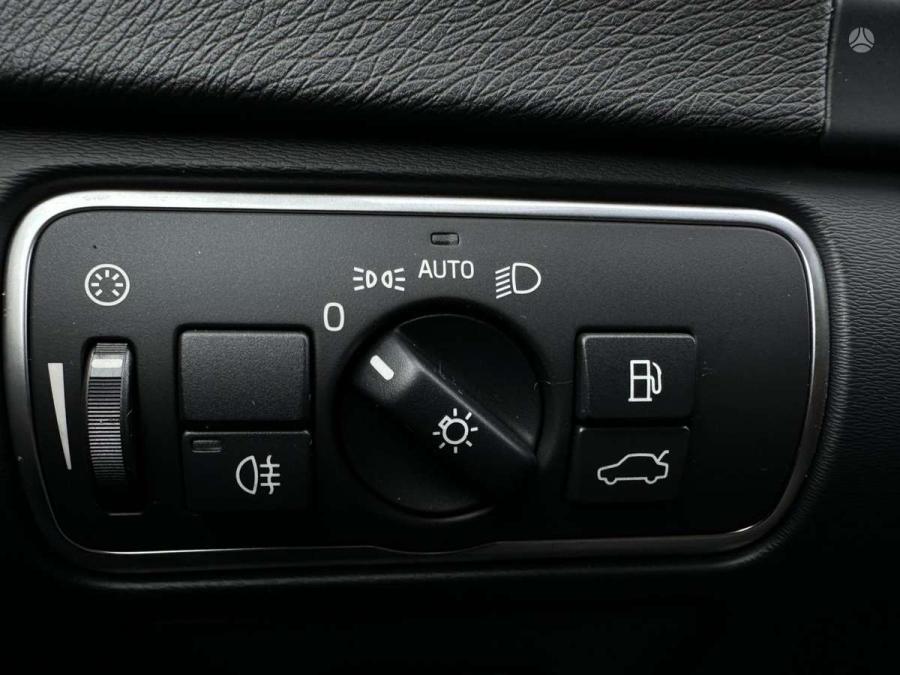 Balts Volvo V60 Cross Country 2018 Viļņa, ar dzinēja tilpumu 2.00 L un nobraukumu 221 tūkst. km par 12750 €, foto 20 vietnē AUTOMOTO.COM.LV